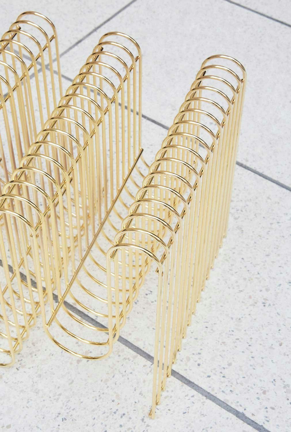 Curva Magazine Rack, Black from AYTM | RoyalDesign Curva Magazine Rack, Black from AYTM | RoyalDesign